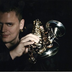 Saxophone lessons with Alex Pons - Play with a Pro